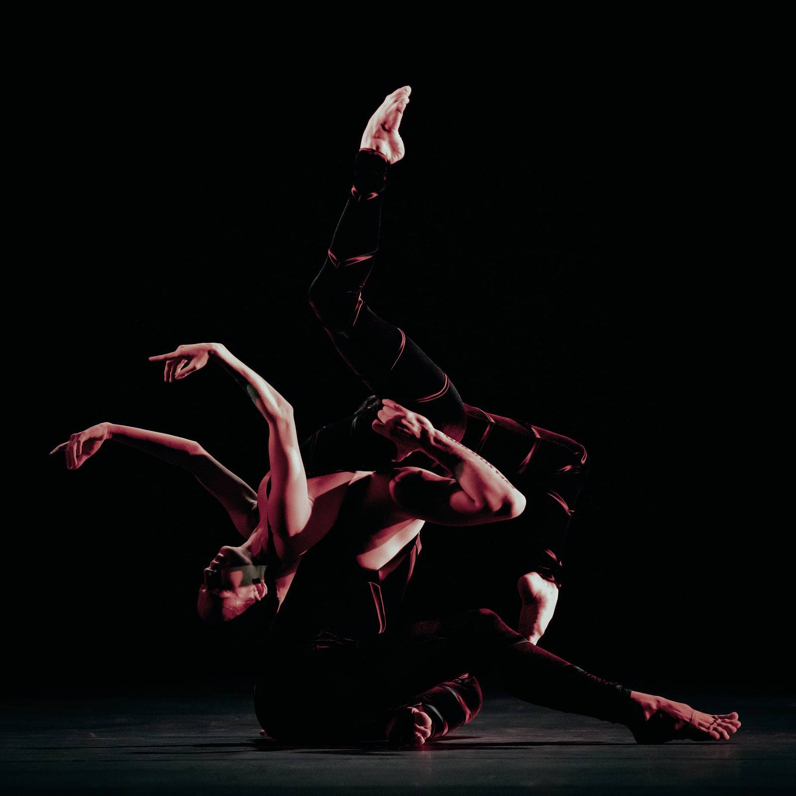 Die ersten Szenenfotos zu Promethean Fire sind da! - Volksoper Wien